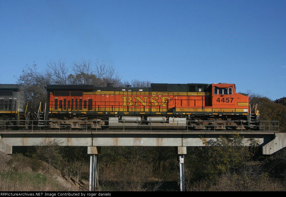 BNSF 4457